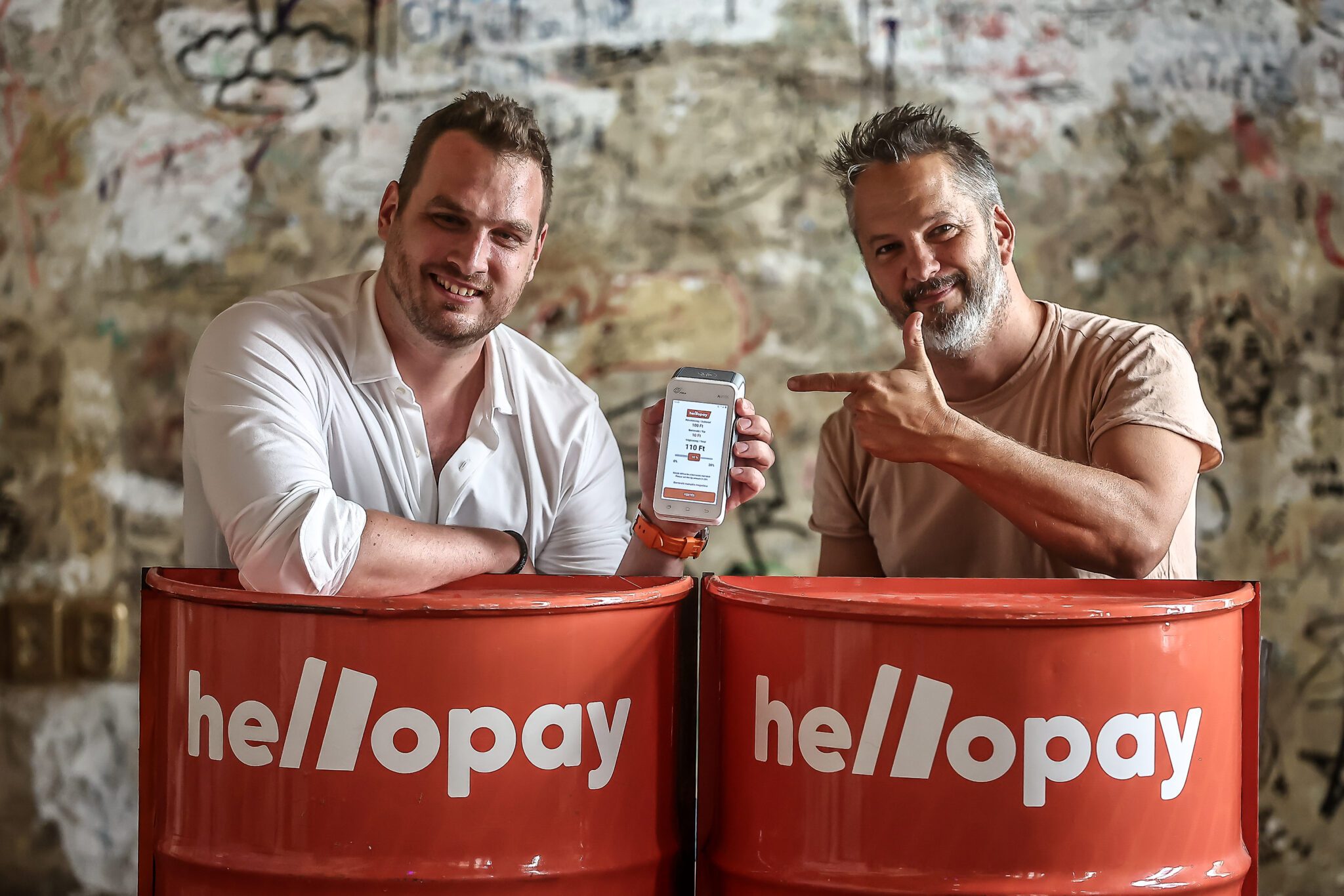 Does the guest know who gets the tip? - Hellopay
